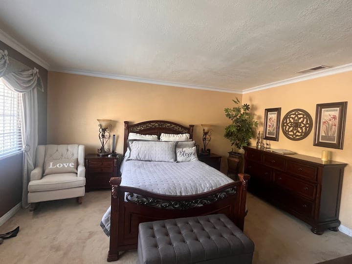 Spotless Room. Bathroom Inside - Simi Valley, CA