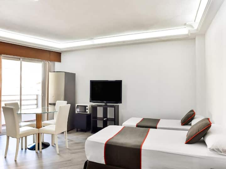Acogedora Habitación Familiar En Madrid - Madrid