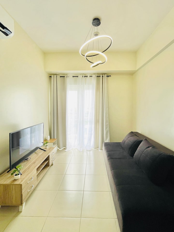 * *21 Prime Location Family Suite - Iloilo