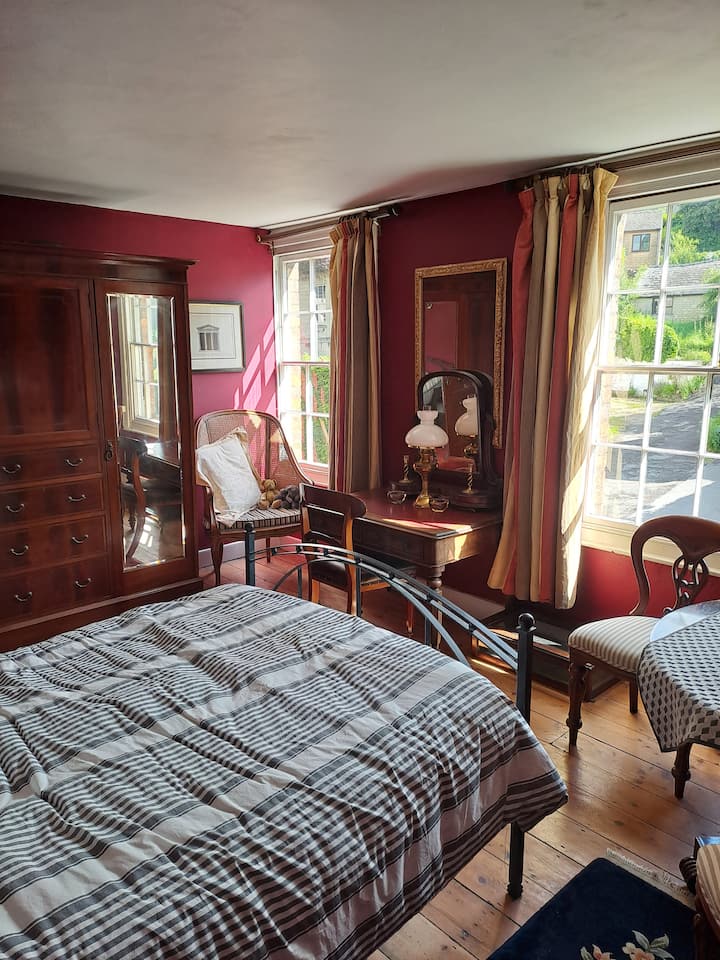 Stroud Central Double Bedroom - Stroud