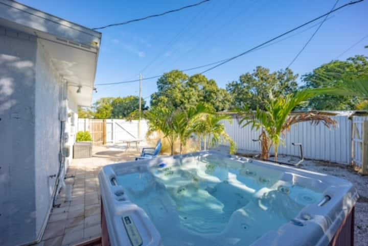 Sarasota Suite Near Beach - Sarasota, FL