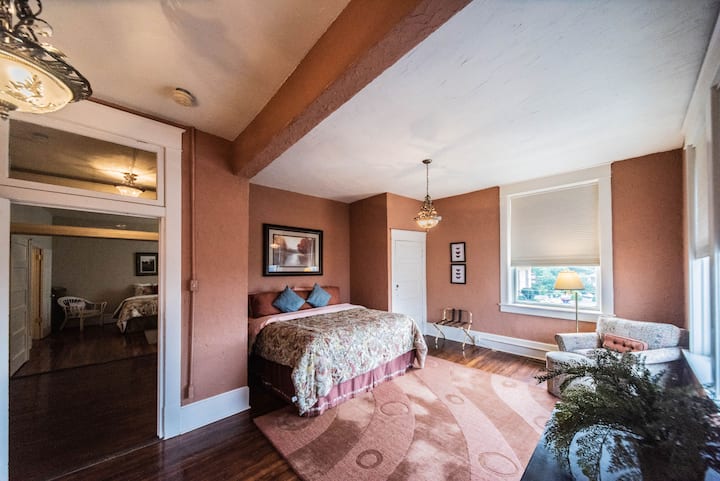 Grand Bedroom 1 - Paducah, KY