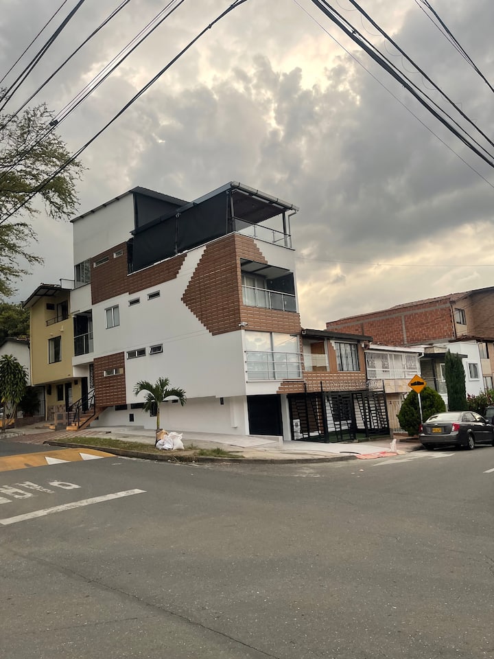 Casa De Lujo Con Roftop Privado,. Invitados Free! - Medellín