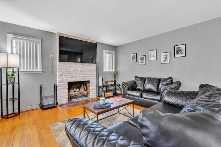 Cozy 2 Bedroom Brick Ranch - Roanoke