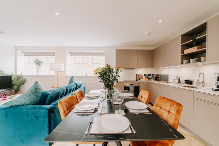 Duplex Stylish City Pad Wifi Families Contractors - Birmingham