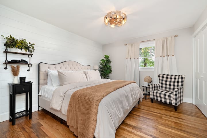 At Home In Acworth! - Acworth, GA