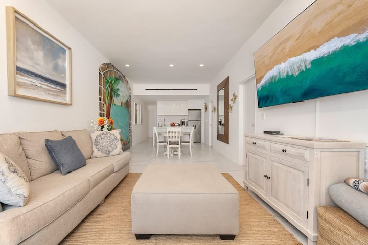 Walk To Medano Beach • Stylish 2br • Gym & Pool - Cabo San Lucas