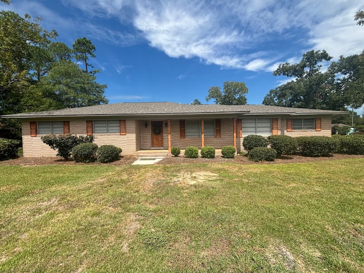 Newly Renovated- 3 Bed/2 Bath-  1/2 Mile From Gsu - Statesboro, GA