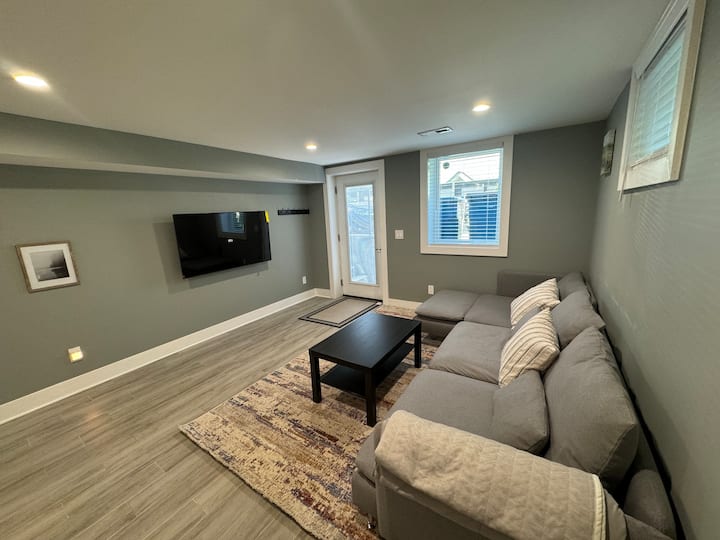 Cozy 1 Bed/1 Bath Cottage - Fairfax, VA