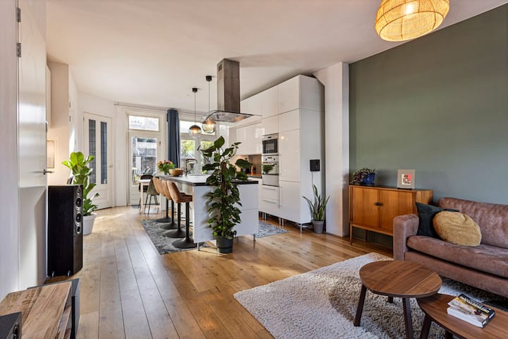 1-bedroom Cozy Stay — Canal-side & Private Garden -