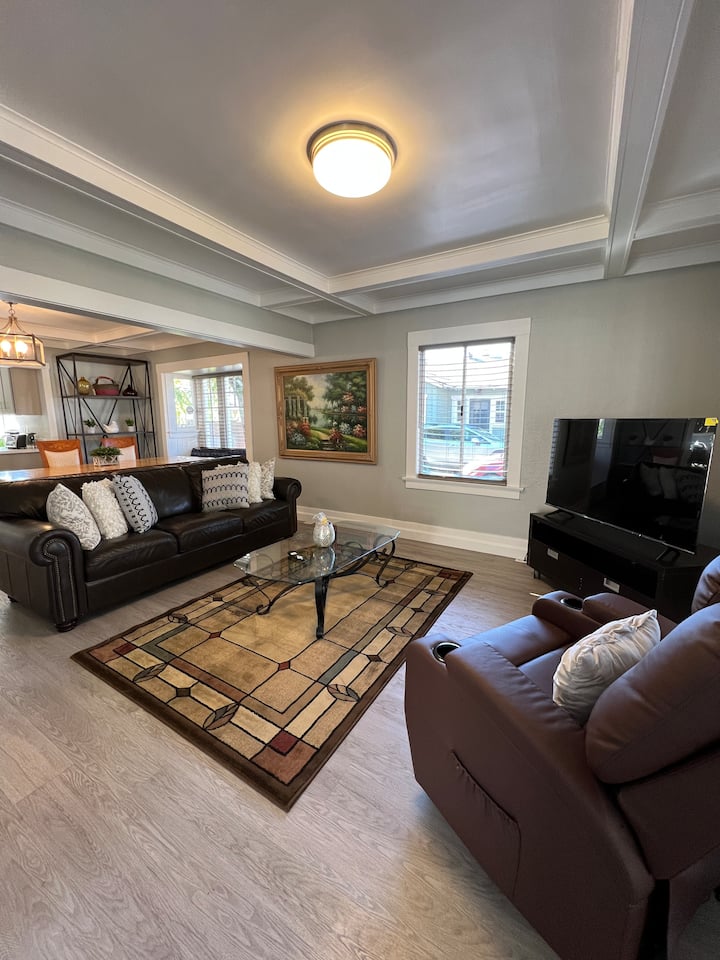 Cozy 2-bedroom Bungalow Near Old Town Pasadena - Pasadena, CA