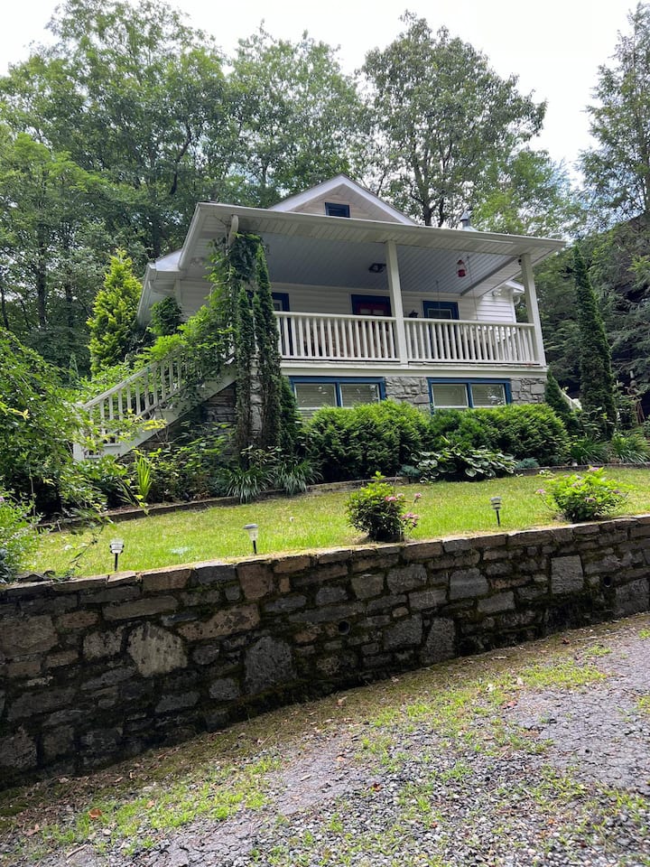 Shoebox Cottage In Blowing Rock - Blowing Rock, NC