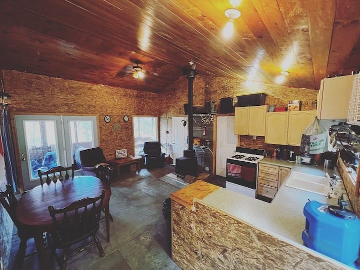 Totally Off-grid Hunt Cabin - Huntsville