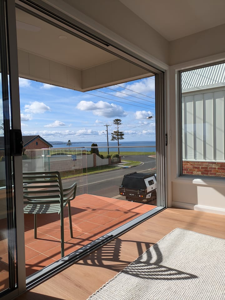 Beachside Coastal Getaway - Australia