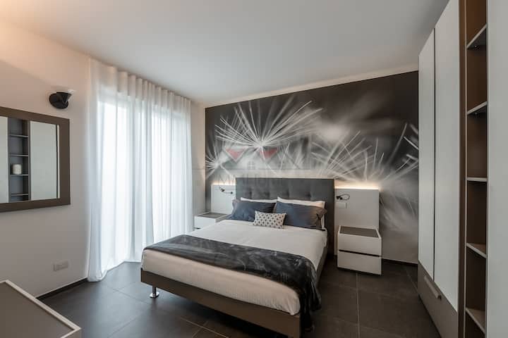 Iris[moderno Appartamento Con Terrazzo E Garage.] - Milan