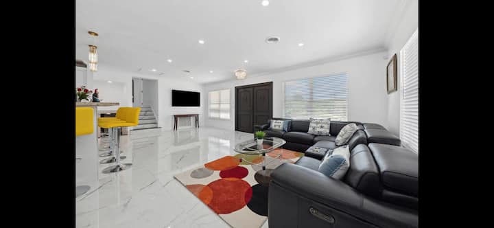 Waterfront, 4bd,3ba, Sleeps 10, Jacuzzi, Mini Golf - Boynton Beach, FL