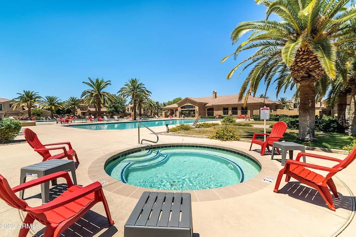 Palms Oasis Home In Mesa W/heated Pool/gym/jacuzzi - Mesa, AZ