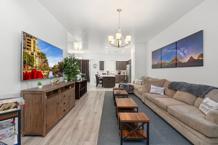 Country Club Oasis | Modern Farmhouse Style - Mesa