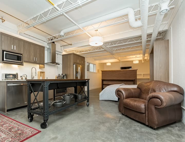 The City Haven | Sleeps 4 | - Calgary