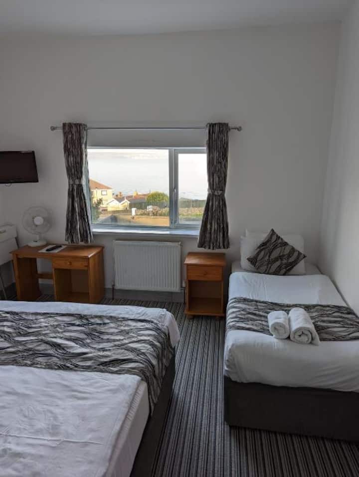 Deluxe Family Of 5 Room | Oyo Mayfair Hotel - Shanklin
