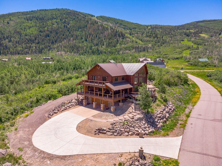 Mountain Haus: Hot Tub, Views & Ski Access - Colorado