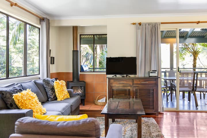 Hoop Pine Cabin Multi Story - Montville