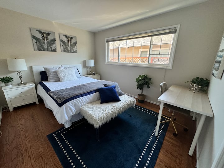 Charming Private Bedroom With Queen Bed - San Mateo, CA