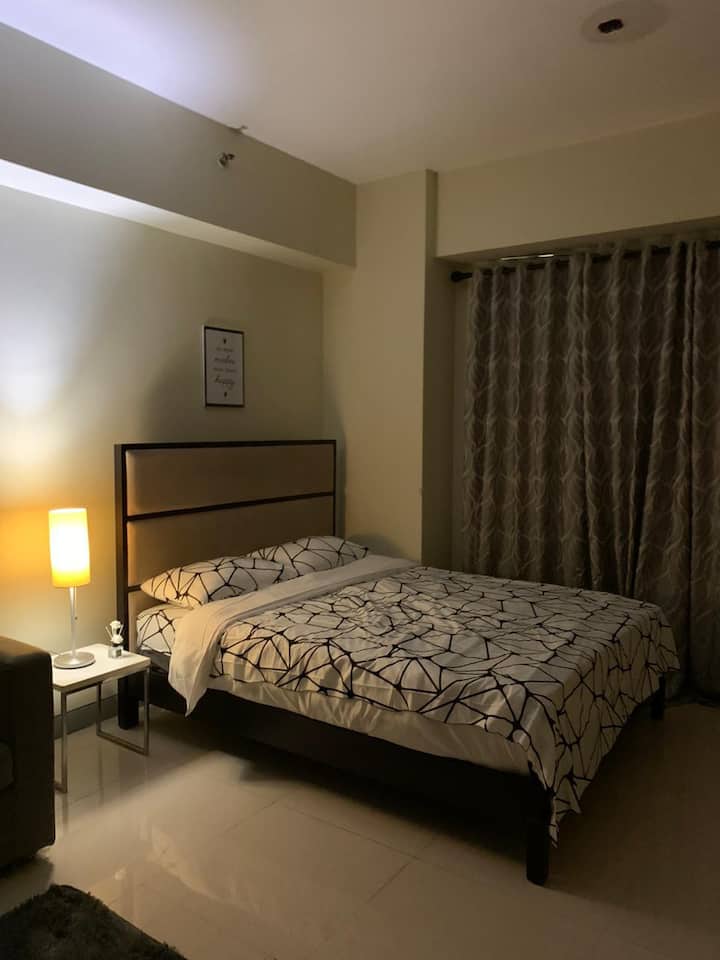 Modern Suite In Mckinley - Taguig