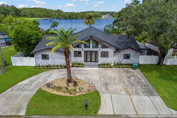 Spacious Lake Tarpon Getaway - Tarpon Springs, FL