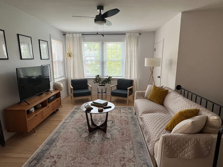 1 Bedroom Abode In Charming St. Louis Neighborhood - Clayton, MO