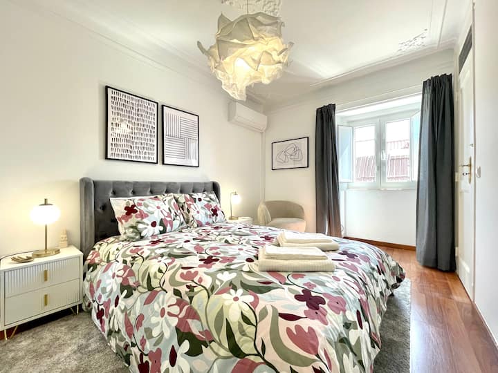 Large 2br Balcony+riverview+ac - Avenidas Novas