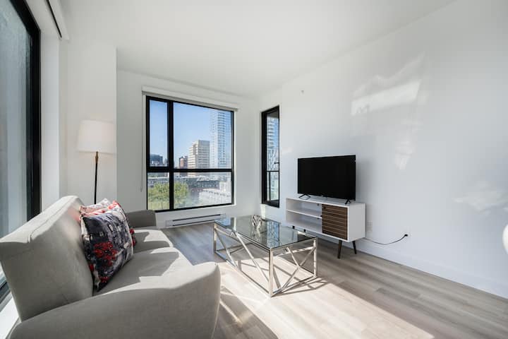 Lovely 2-bedroom Haven In Downtown Montreal - Montreal
