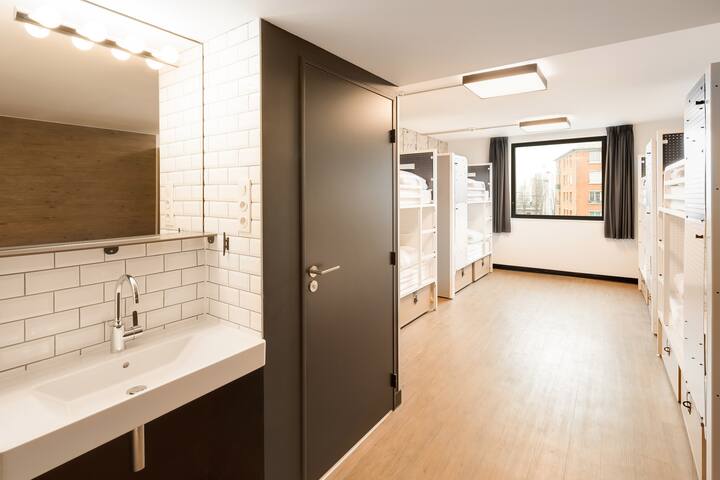 Generator - Private 4 Bed Room - Paris