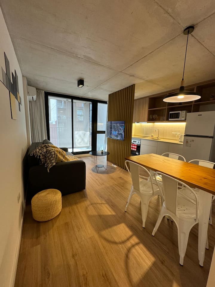Cálido Apartamento En El Centro De Montevideo - Montevideo