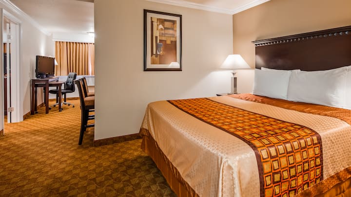 Suite With Kitchenette In Lompoc - Lompoc, CA
