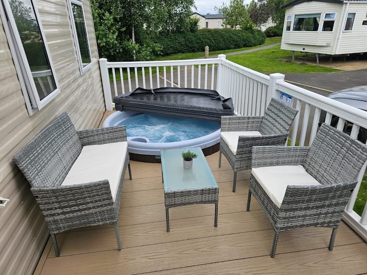 Luxury Hot Tub Caravan 8 Berth - Woodhall Spa