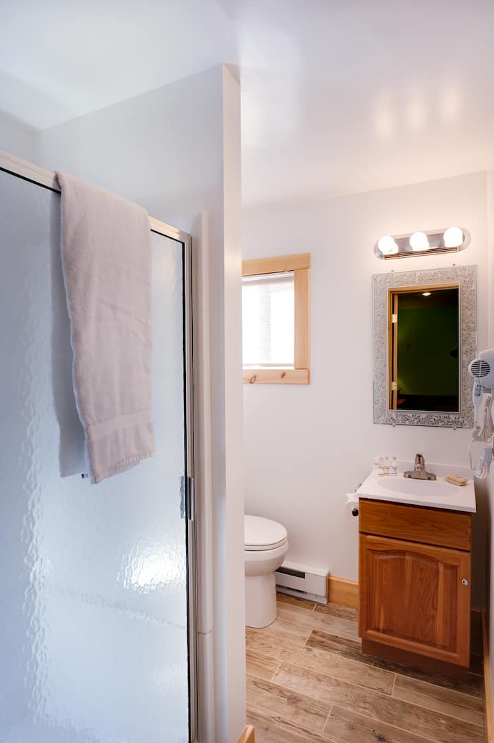 Boutique Lake Placid Motel Room #1 (W/2 Full Beds) - Lake Placid, NY