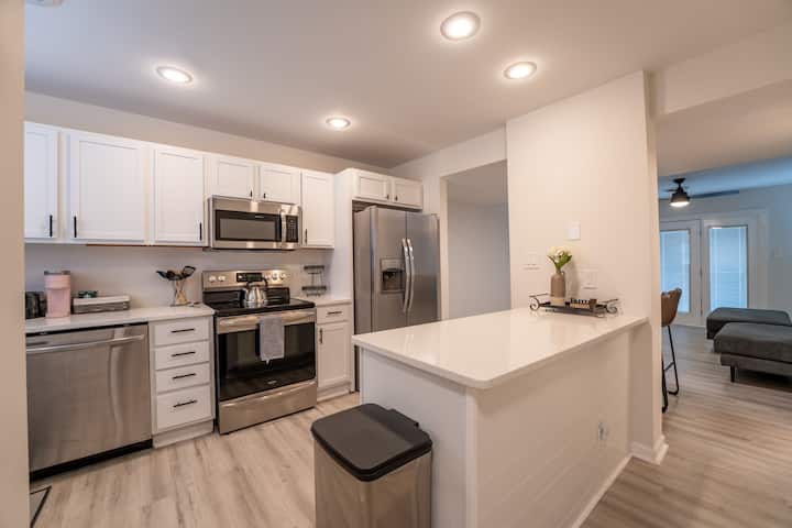 West Knox Townhome Off Deane Hill Drive - Knoxville, TN