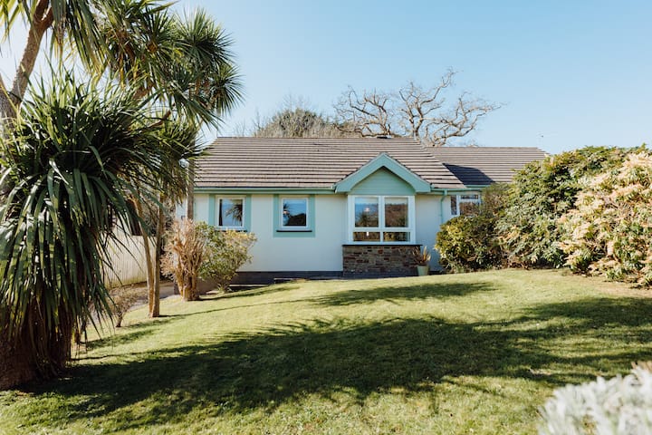 Edith Cottage, Charming House In Quiet Location - Tenby