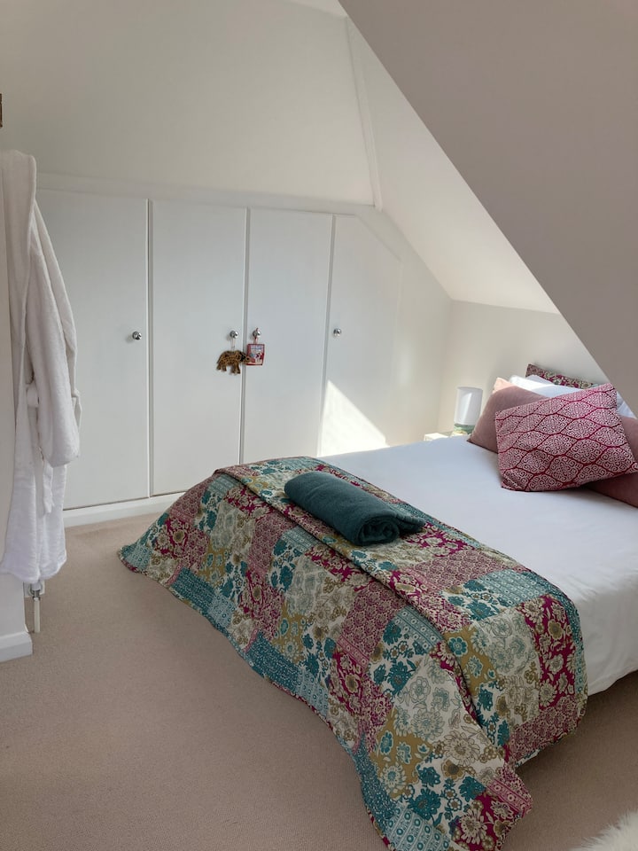Large King Suite Plus Single Bed - Bristol