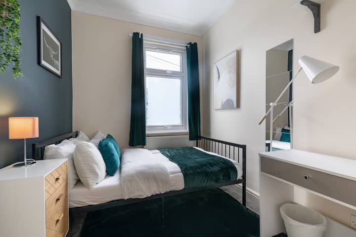 Small Double, Desirable Location - 런던