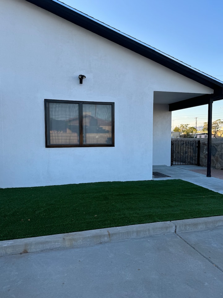 Cozy Modern Hideaway In Downtown - Las Cruces, NM