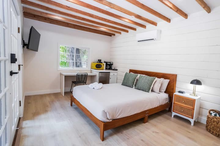 Cabin 4 : Poolside Studio - Idyllwild-Pine Cove, CA
