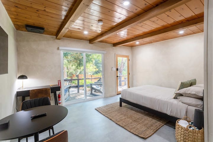 Cabin 7: Spa Like Studio - Idyllwild-Pine Cove, CA