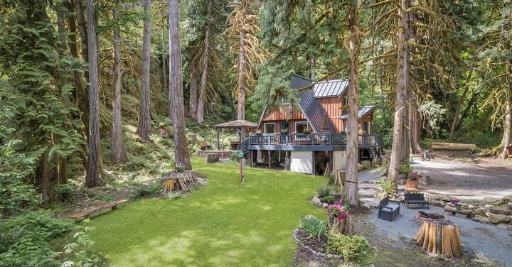 Secluded Cabin W/ Hot Tub | Private Waterfall - Rockport State Park, Rockport