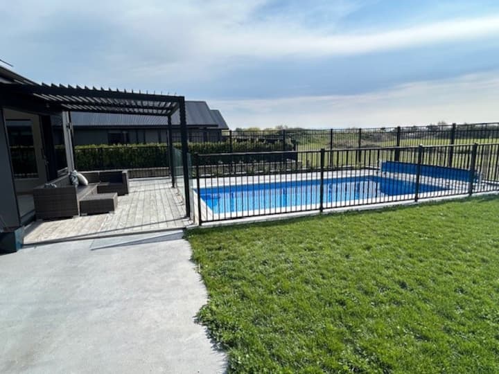 Havelock North House With Pool - Clive