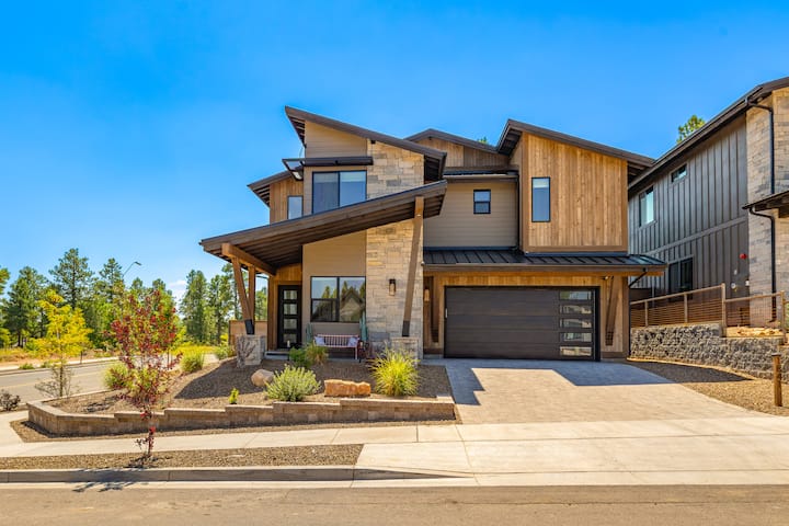 5br Flagstaff Dream House • Hot Tub & Fire Pit - Flagstaff, AZ