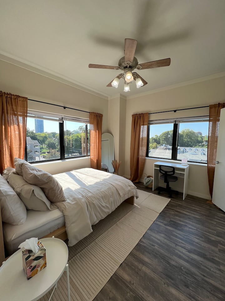Luxury Uptown Condo W/ City View & Free Parking - Charlotte, NC