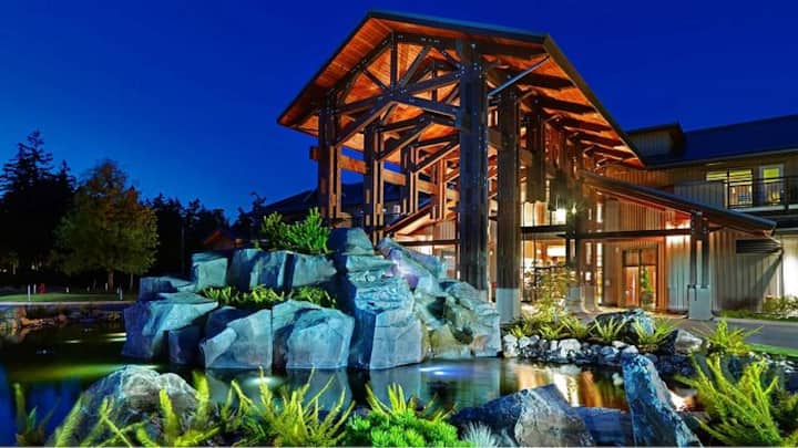 *New* 2br Beach Condo W/ Lock Off Suites & Hot Tub - Parksville