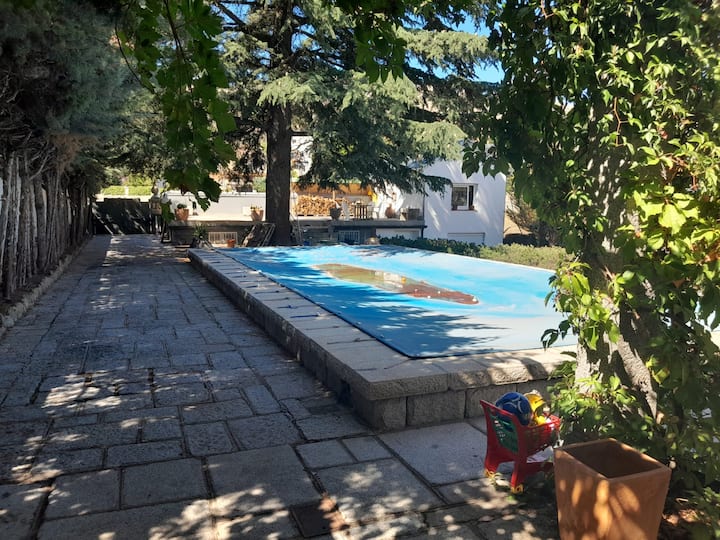 Chalet Con Jardín Y Piscina. Vistas Al Embalse - Soto del Real